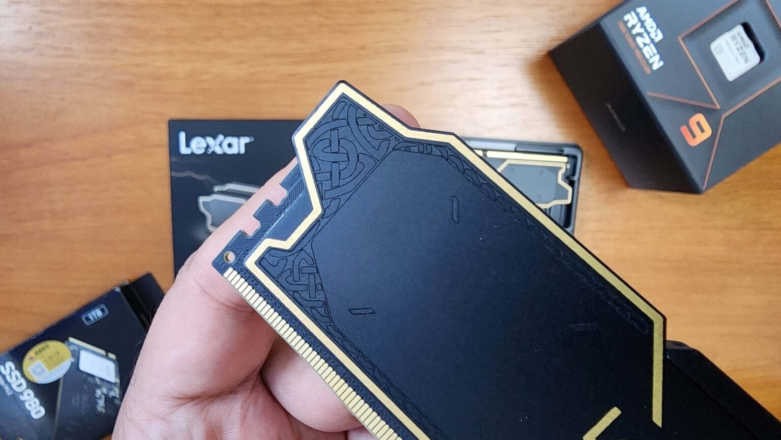 Lexar THOR DDR5: design acertado suporte a overclock para Intel e AMD ...